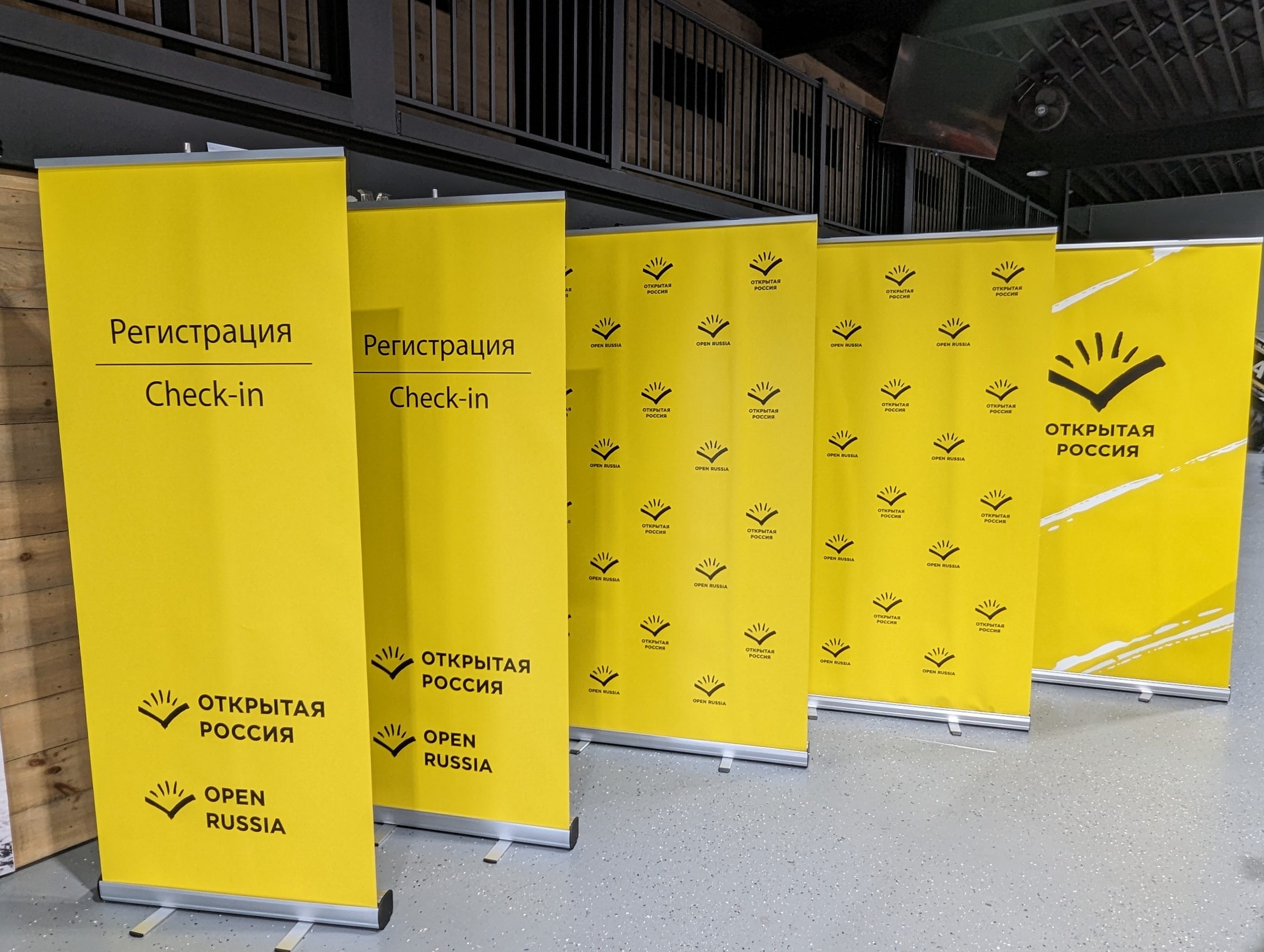 Banner Stands and Pull-up Banners for Events in NJ - Gogi Signs